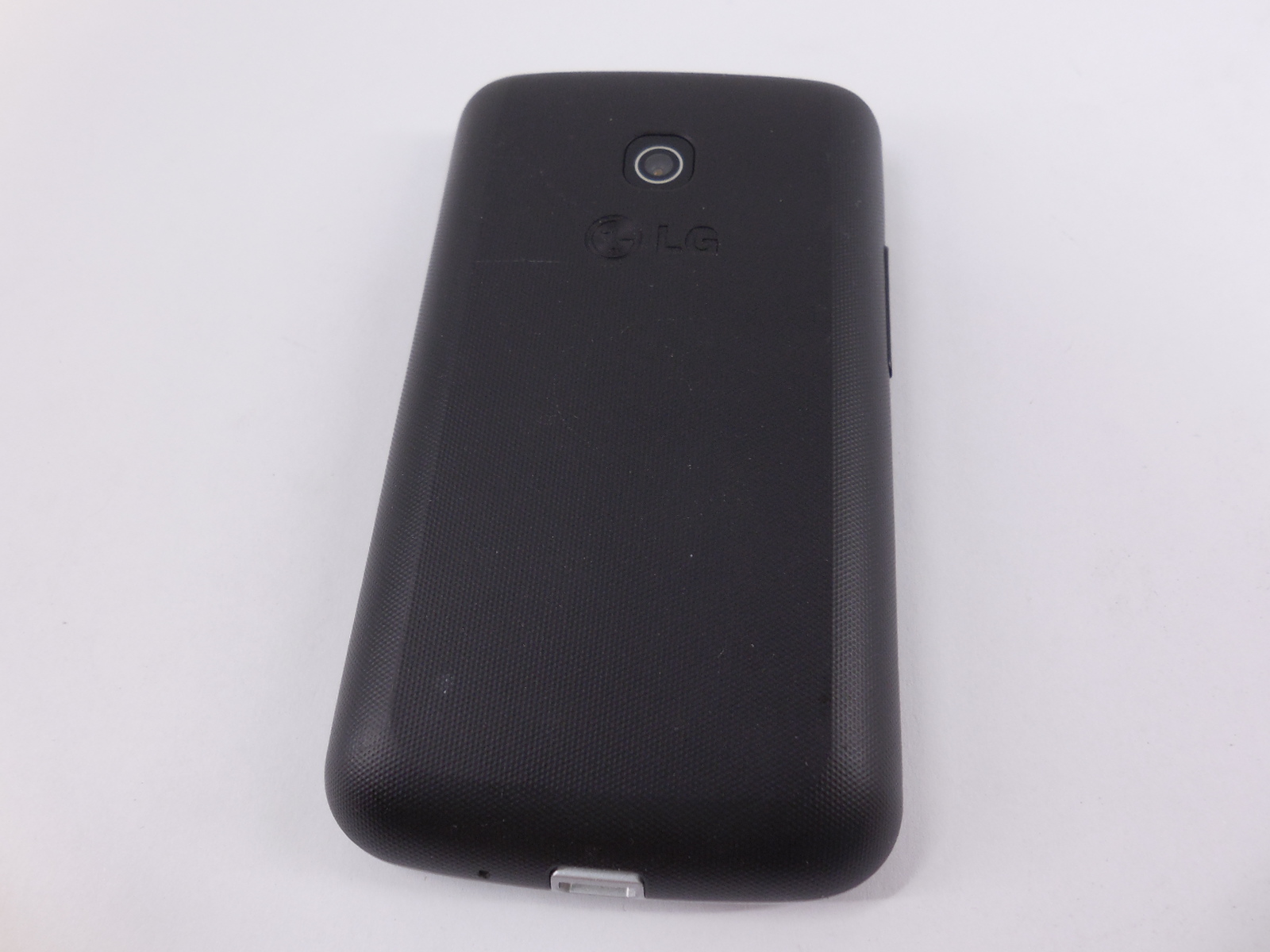 Смартфон LG E420 Две активные SIM-карты, 2G/3G