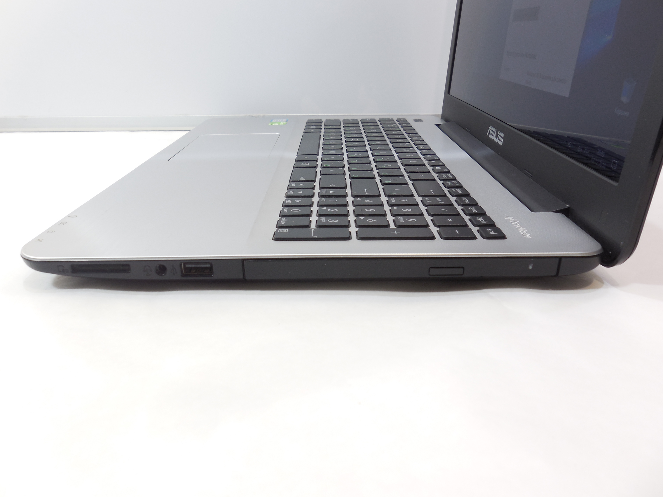Ноутбук ASUS X555UB