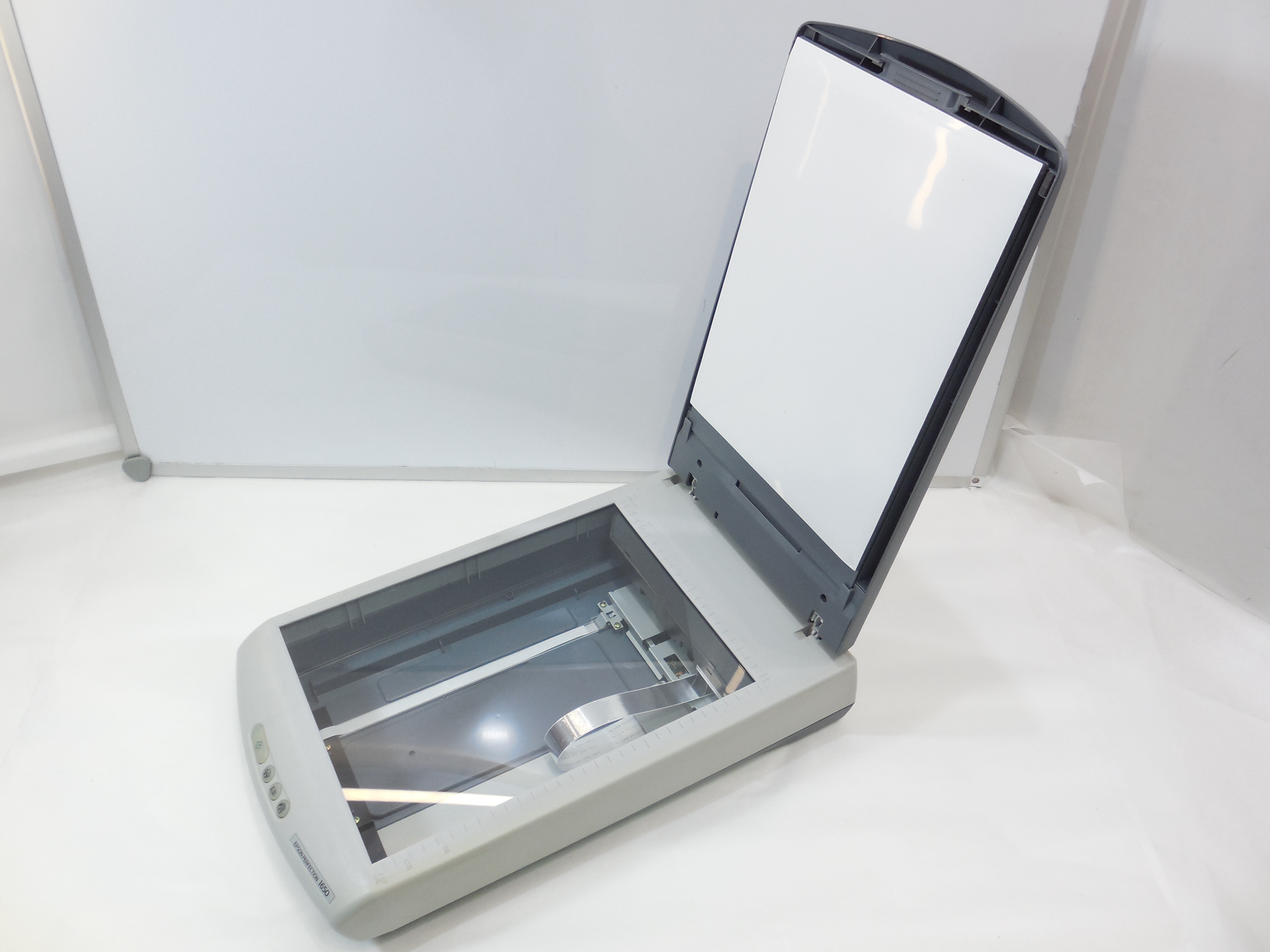Сканер планшетный Epson Perfection 1650