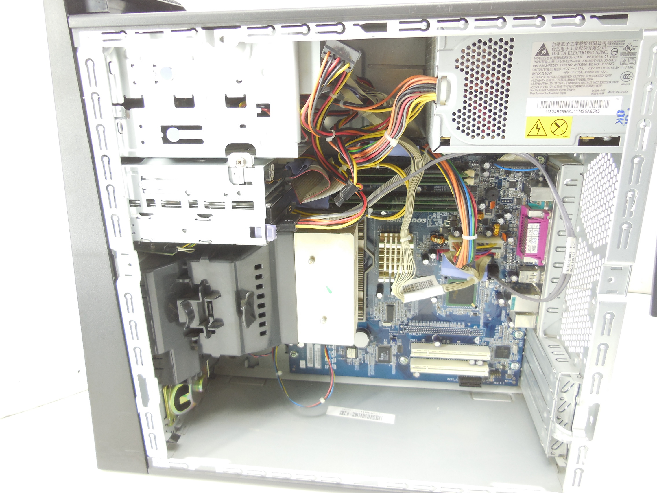 Комплект IBM ThinkCentre A51 + Монитор TFT 15" IBM L150 + клавиатура ...