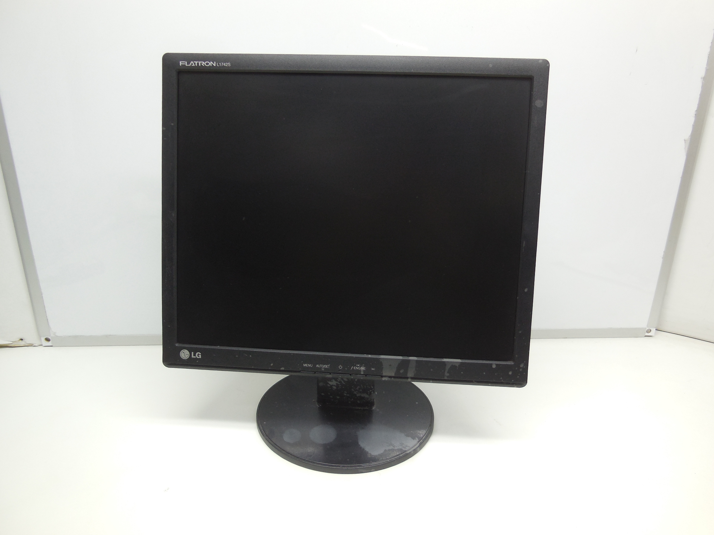 Монитор 17" LG Flatron L1742S